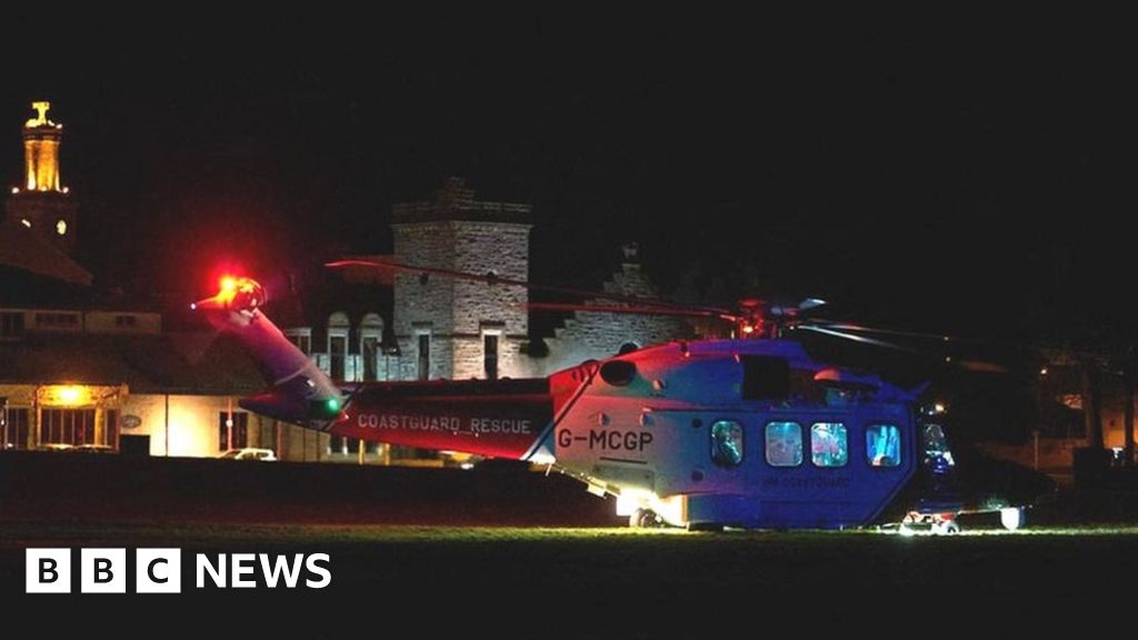 Girl, nine, airlifted to hospital after three-car Moray crash - BBC News