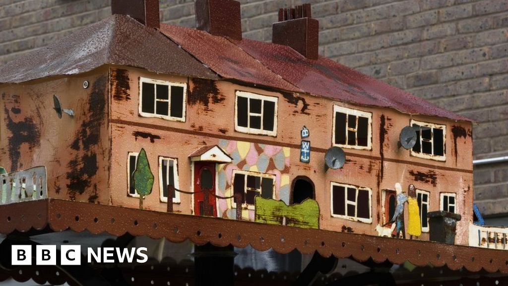 Grayson Perry unveils street lamp sculpture in Barking