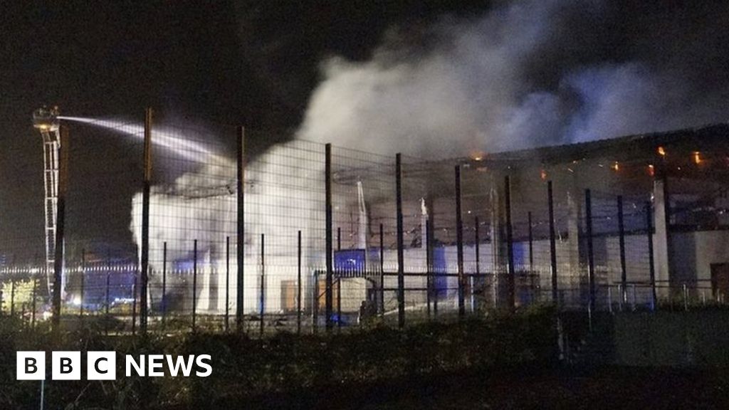Germany 'arson attack' destroys planned asylum shelter - BBC News