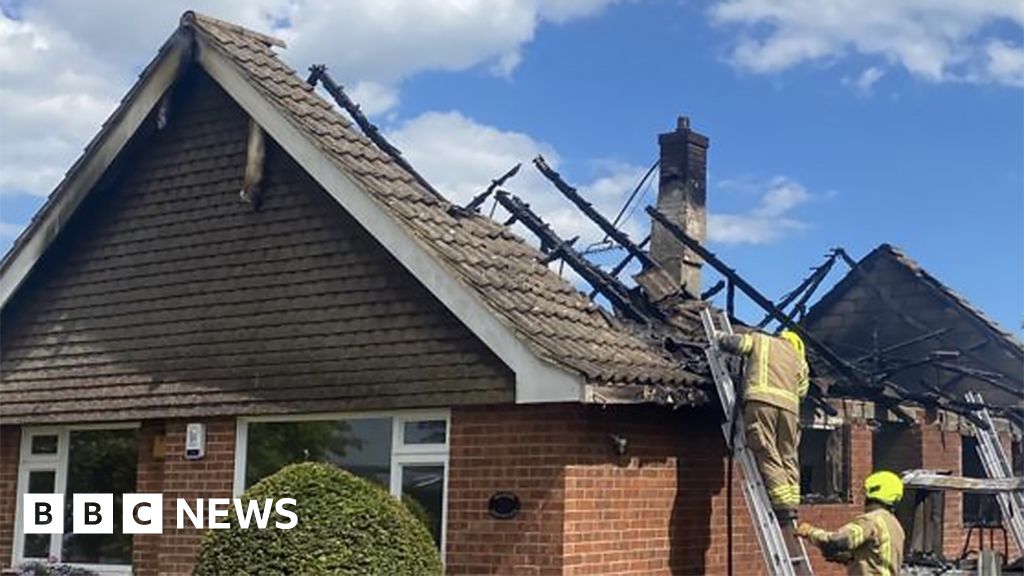 Frinton motorhome fire destroys home and damages another bungalow - BBC ...