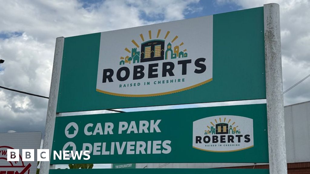 Family-owned Roberts bakery plans to cut 250 jobs in Northwich - BBC News