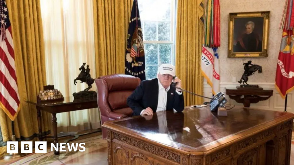The Resolute Desk: President Trump could use desk made in Kent - BBC News