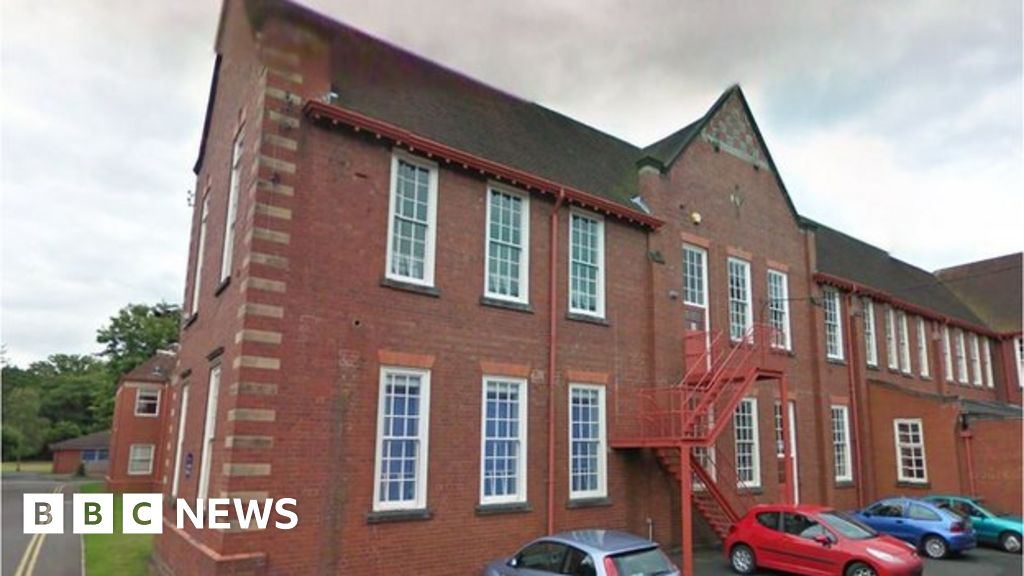 Trinity Mirror newspaper group ranks West Midlands schools - BBC News