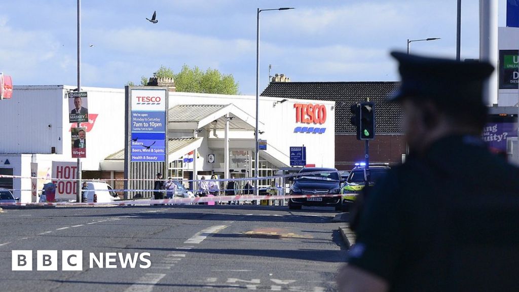 North Belfast: Pipe bomb-type device found in security alert - BBC News