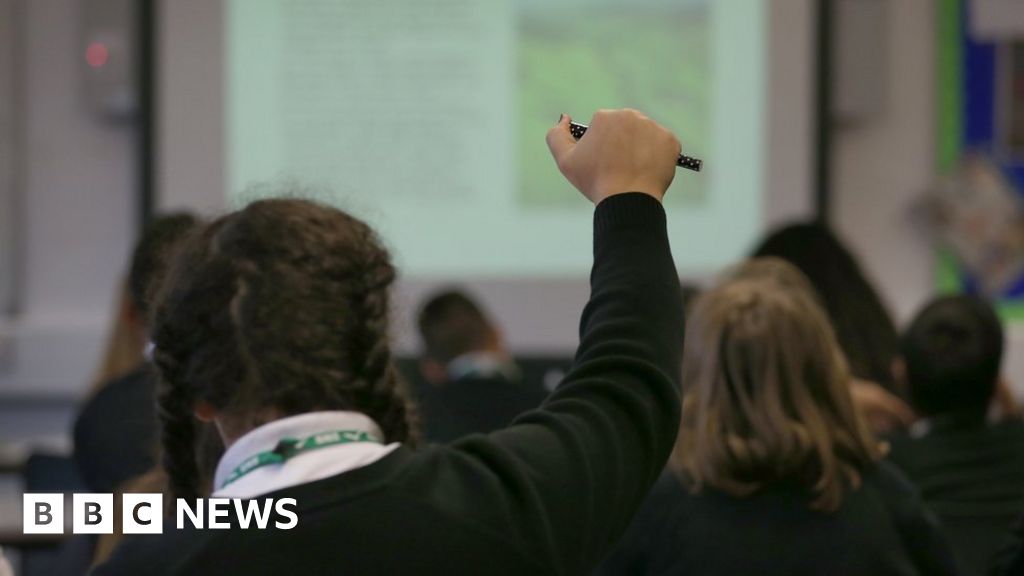 Schools' pupil exclusion rate rise concerns inspectors - BBC News