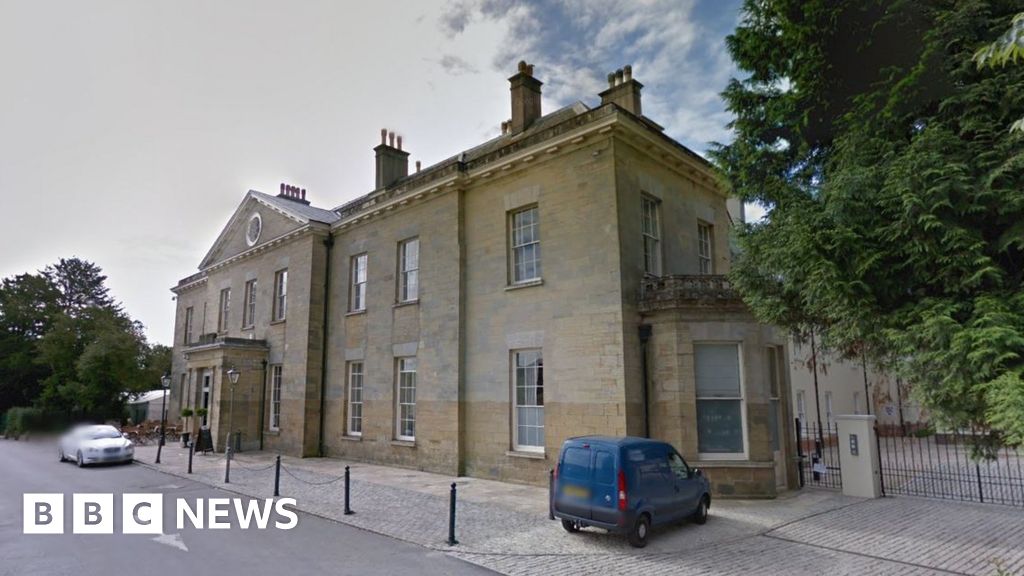 Brighton building site victim 'fell silently' court hears - BBC News