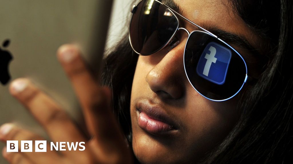 India's complicated relationship with Facebook - BBC News
