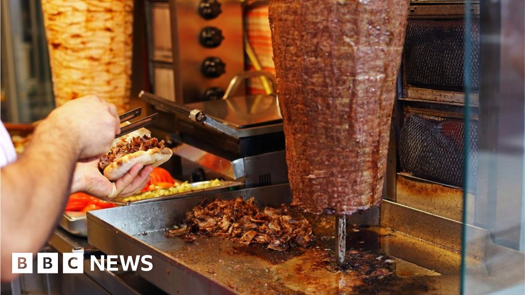 Halal snack pack: The kebab that defined Australia in 2016 - BBC News