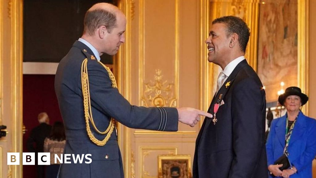 Chris Kamara: 'Unbelievable' to receive MBE from Prince William - BBC News