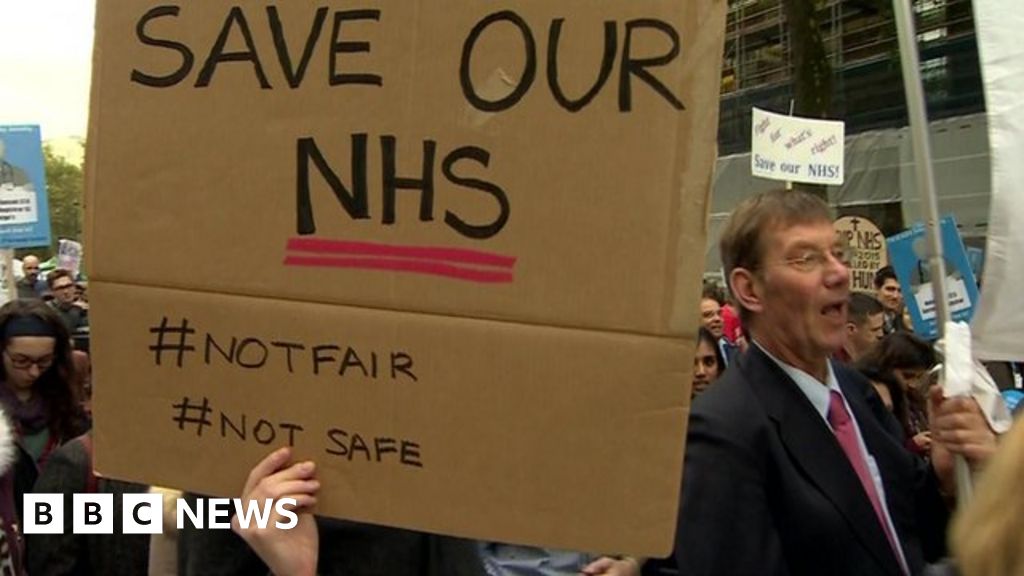 Doctors protest at contract changes - BBC News