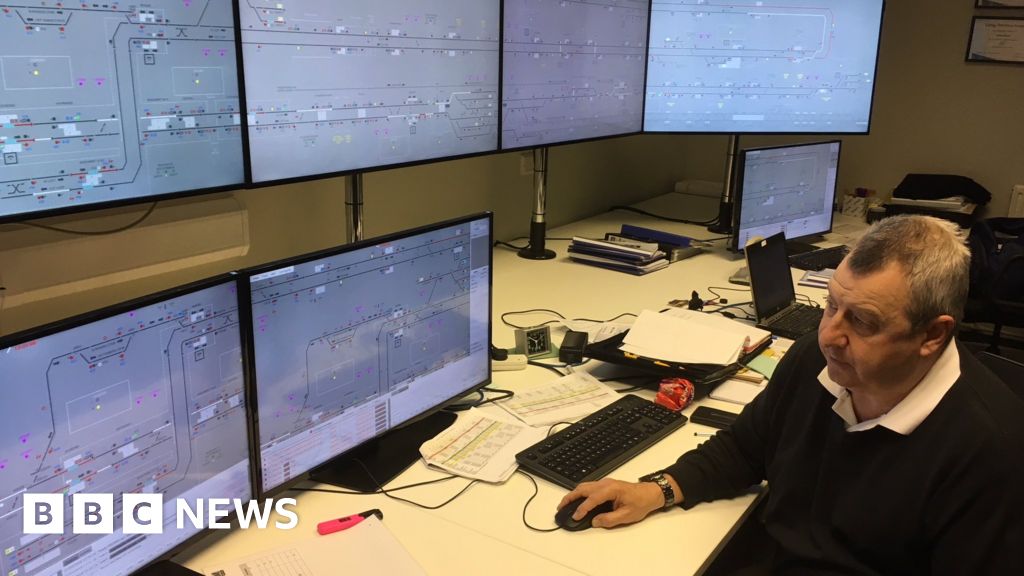 Tyne and Wear Metro control room to get £12m upgrade - BBC News