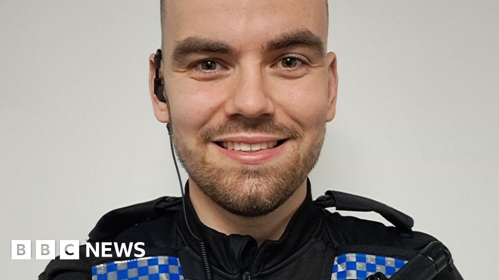 Shropshire PC Mark Bates revived baby having cardiac arrest - BBC News
