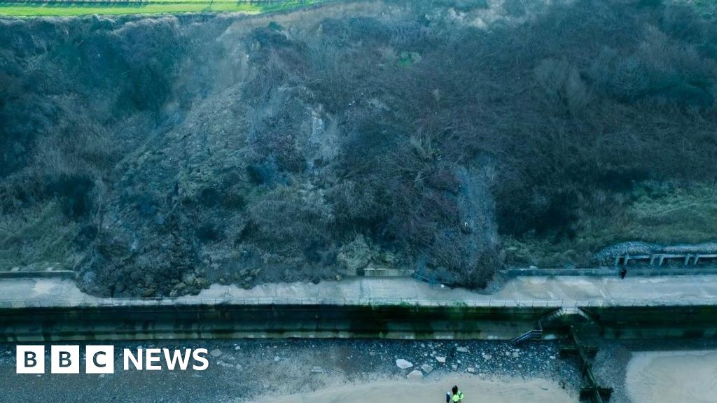 Cliff-slip at Overstrand beach forces closure of promenade - BBC News