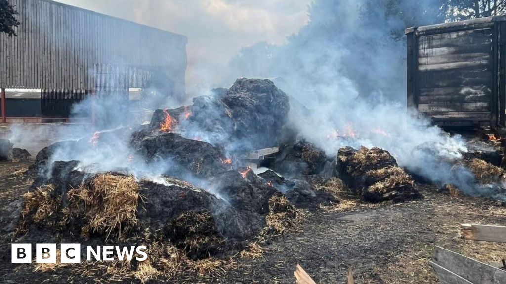 Essex and Suffolk crews tackle straw fire in Stoke-by-Nayland - BBC News