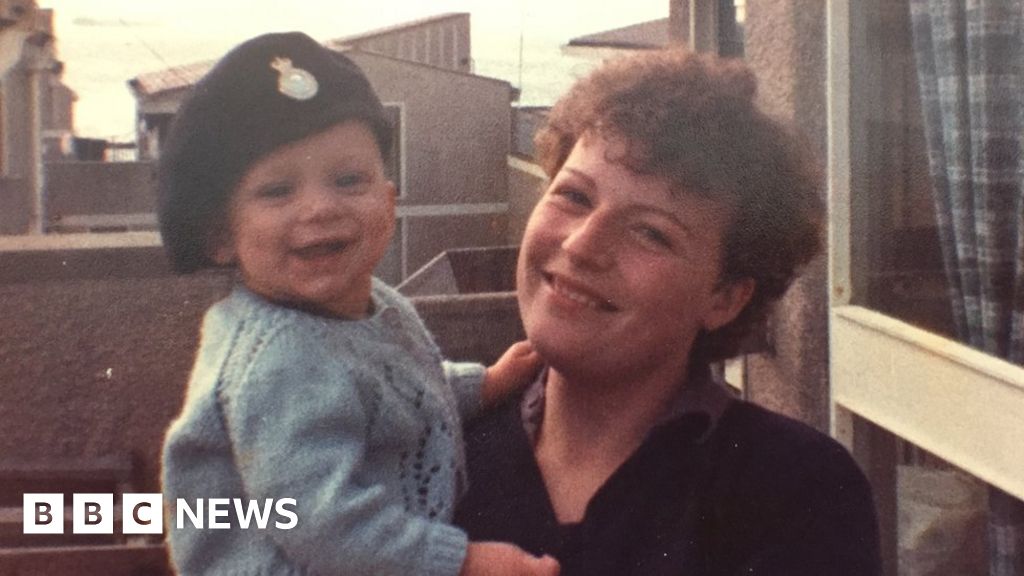 BBC commentator Ian Stringer's struggle to help alcoholic mother