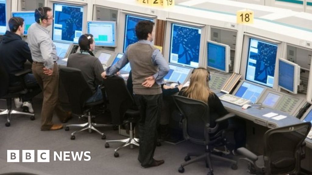 Air traffic control's busiest day expected as holidays start - BBC News