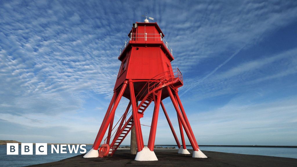 Restoration of historic River Tyne lighthouse completed