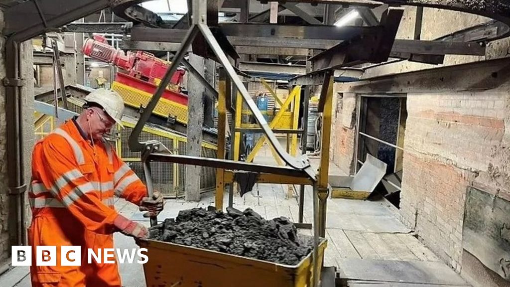 Claughton brickworks: Green tech shifts one million bricks a week - BBC ...