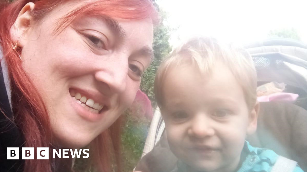 Rowley Regis mum proud of three-year-old after 999 call - BBC News