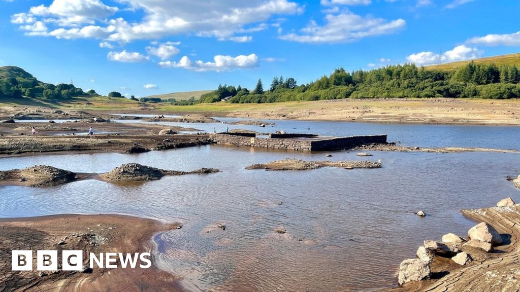 Capel Celyn: One rescued from lakebed mud of submerged village - BBC News