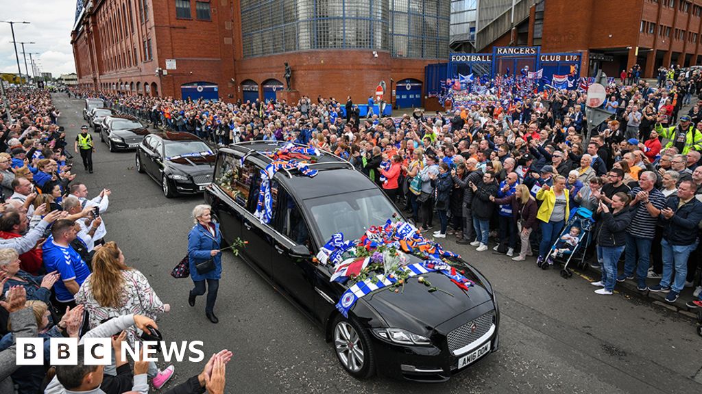 Fans applaud as ex-Rangers player Ricksen's coffin passes Ibrox - BBC News