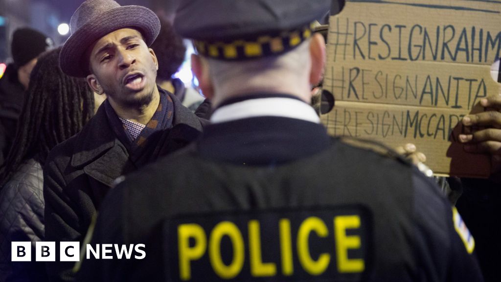 US Justice Department launches investigation of Chicago police - BBC News