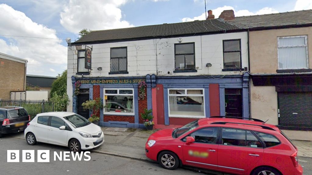 Queens Arms loses licence over after-hours stabbing - BBC News