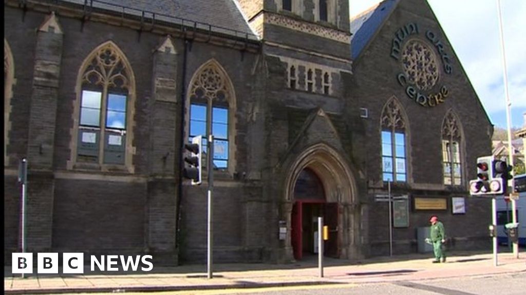 Pontypridd's Muni Arts Centre closure will be 'temporary' - BBC News