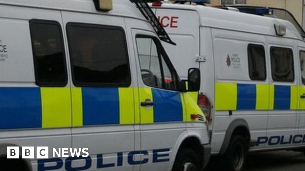 Man seriously injured in Camberley stabbing - BBC News