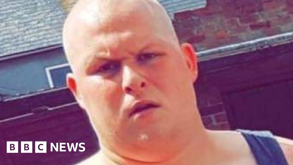 Lance Martin 'murdered after doorstep row with stranger' - BBC News
