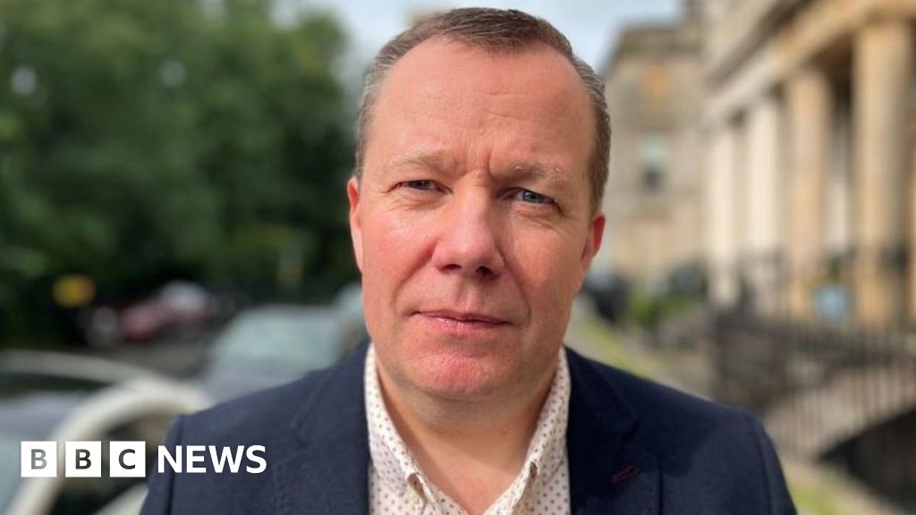 Jason Leitch deleted Covid WhatsApp messages - newspaper report - BBC News