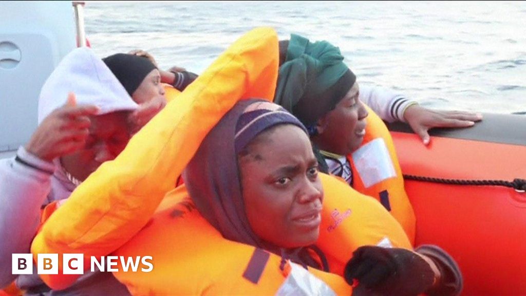 Hundreds of migrants rescued at sea off north coast of Libya - BBC News