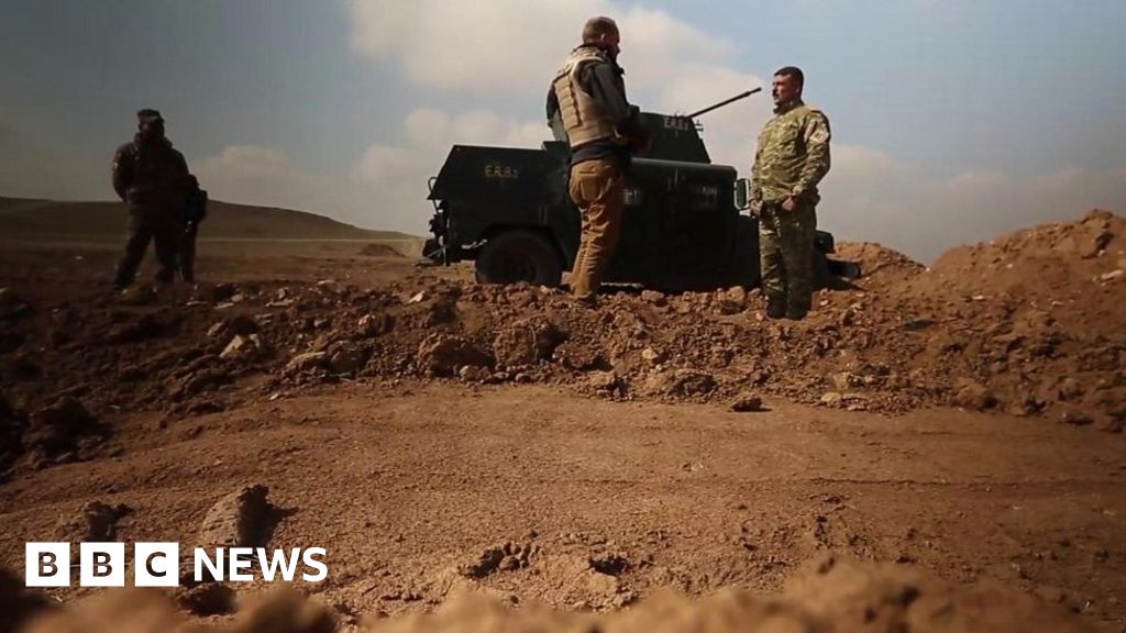 Iraqi forces prepare to retake west Mosul - BBC News