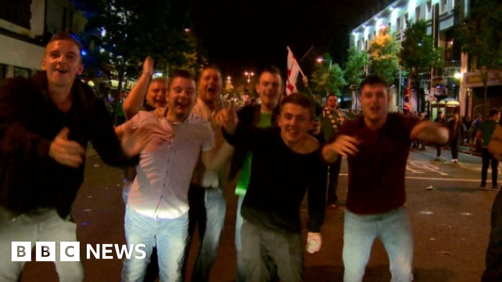 Northern Ireland football fans sing after Greece victory - BBC News