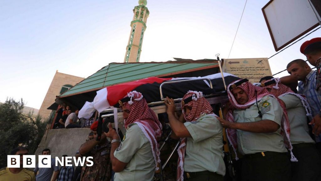 IS claims suicide attack against Jordanian troops - BBC News