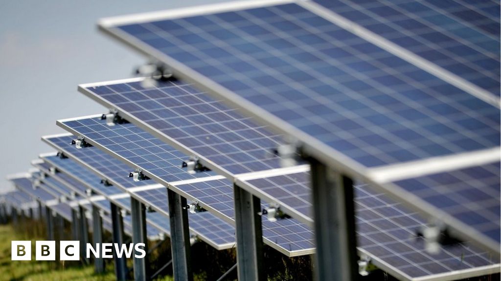 Cleve Hill solar farm environmental fears - BBC News