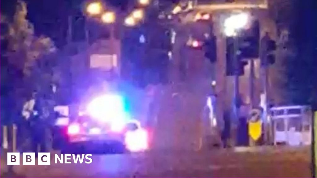 Nottingham armed police stop car in attempted murder arrests - BBC News