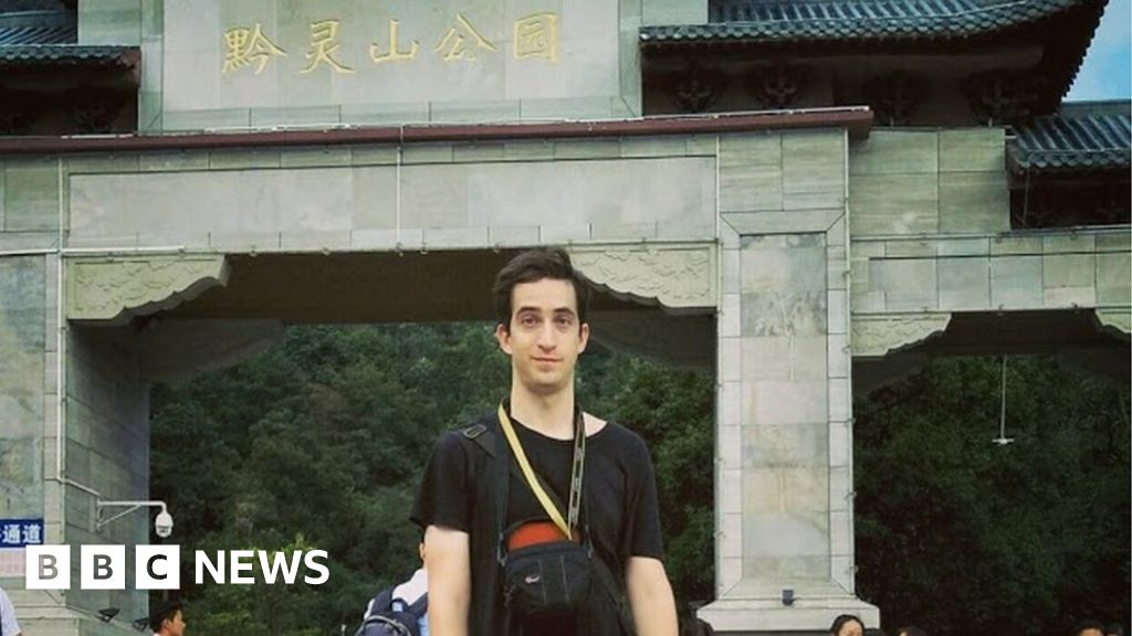 Phillip Hancock: Rare foreign organ donor praised in China - BBC News