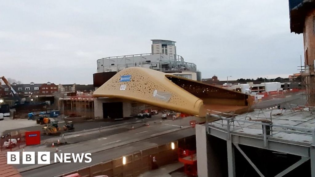 Swansea bridge 'a great new landmark for city', says leader - BBC News