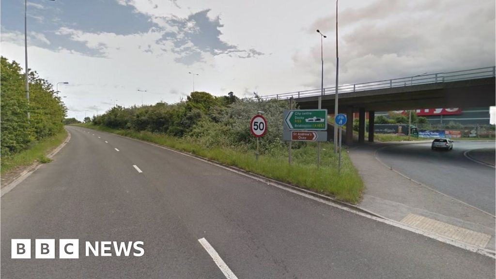 Hull A63 crash: Boy, 15, killed in car crash - BBC News