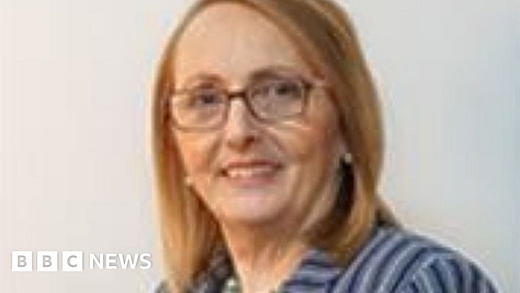 Torbay councillor apologises after bullying officer