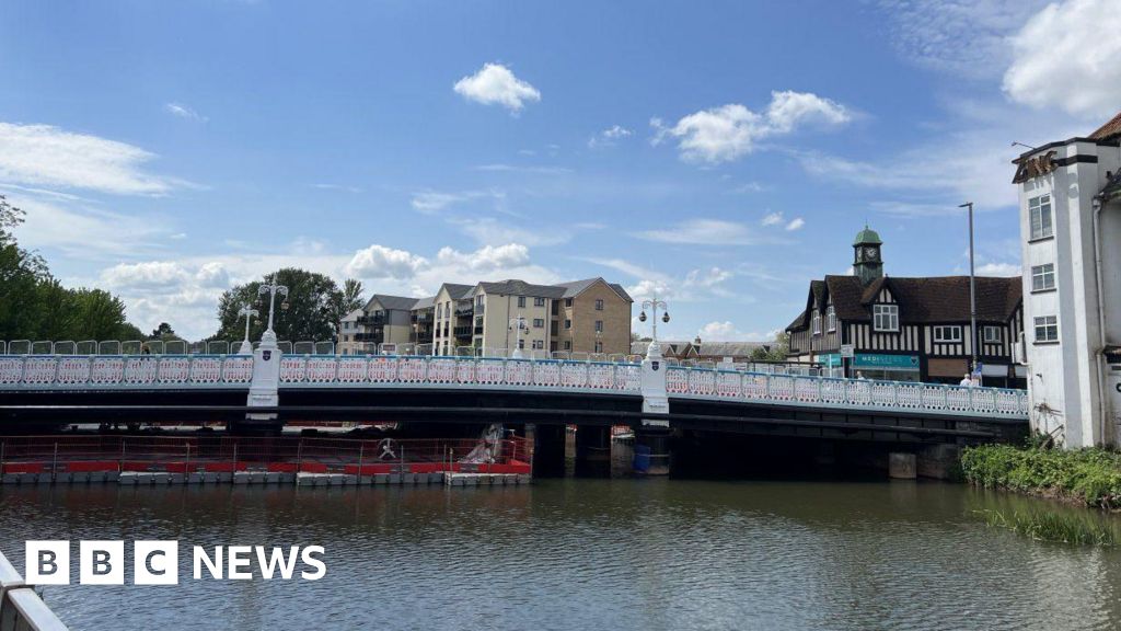 Repairs 'future-proof' landmark Taunton bridge for next 50 years - BBC News