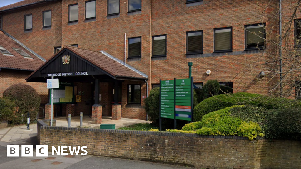 Tandridge council failed tenant with mental health issues - BBC News