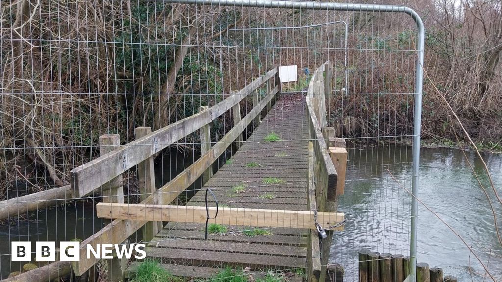 Walkers face £1,000 fine for crossing unsafe bridge