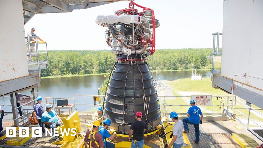 Nasa test fires Moon rocket's powerful engine - BBC News