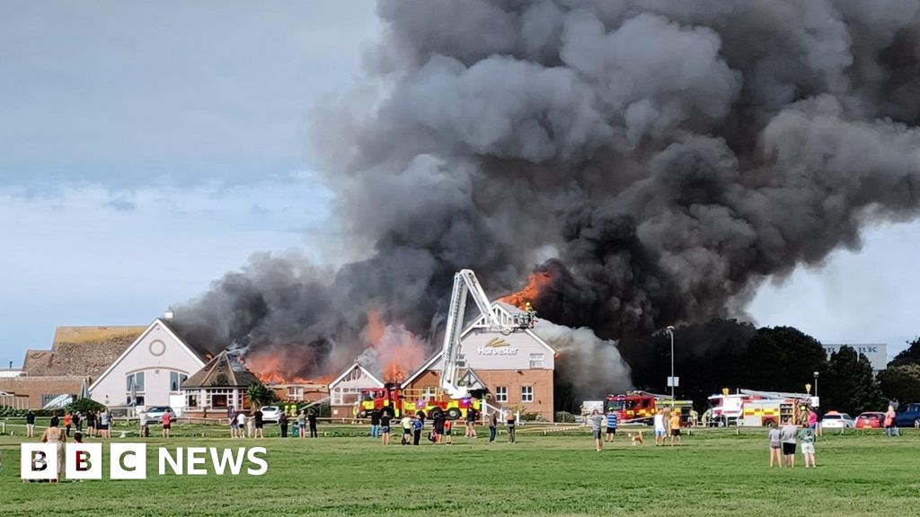 Littlehampton: Entertainment venue reopens after fire - BBC News