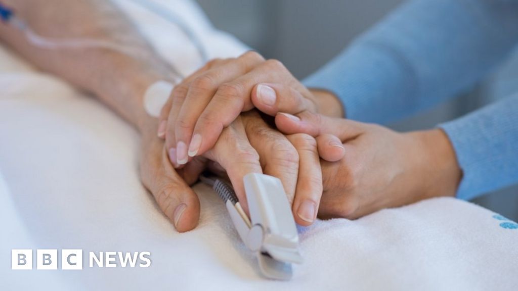 Cancer patients urged to discuss 'end of life' plans