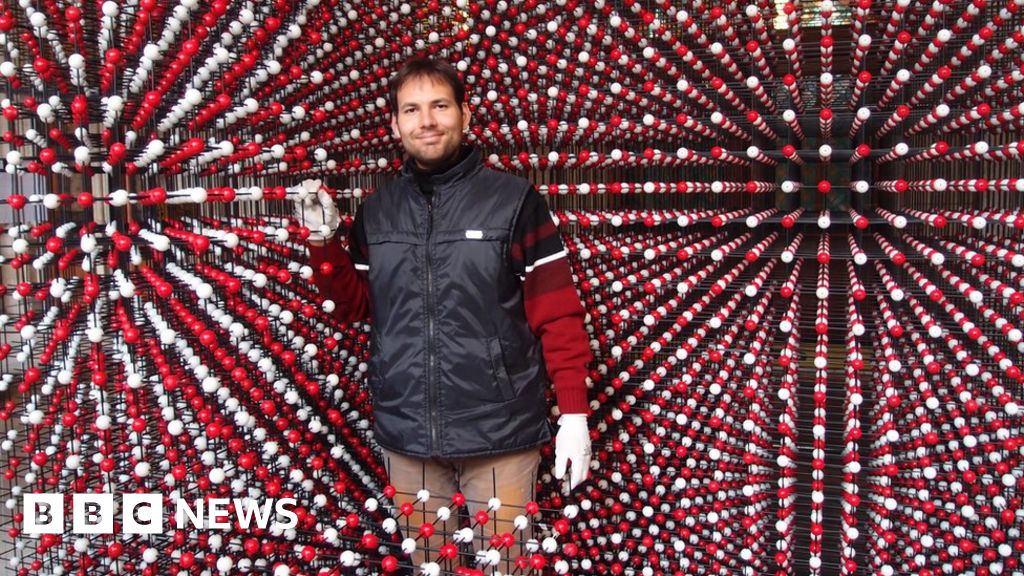 'Biggest ever' crystal model built in Vienna - BBC News