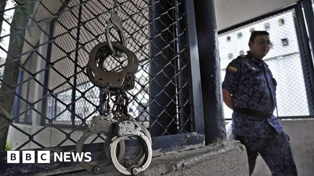 Colombia probes disappearances from Bogota prison - BBC News