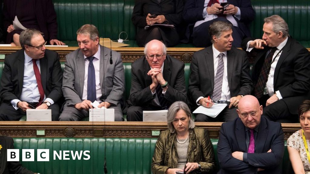 Brexit: DUP criticises May's 'lamentable' negotiations - BBC News